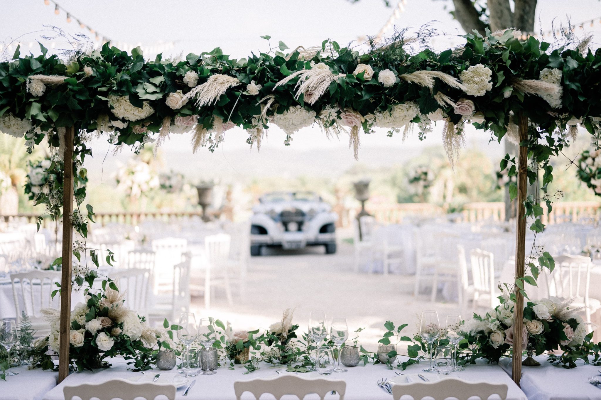 How to create the perfect floral decor on your wedding day? | Claire ...